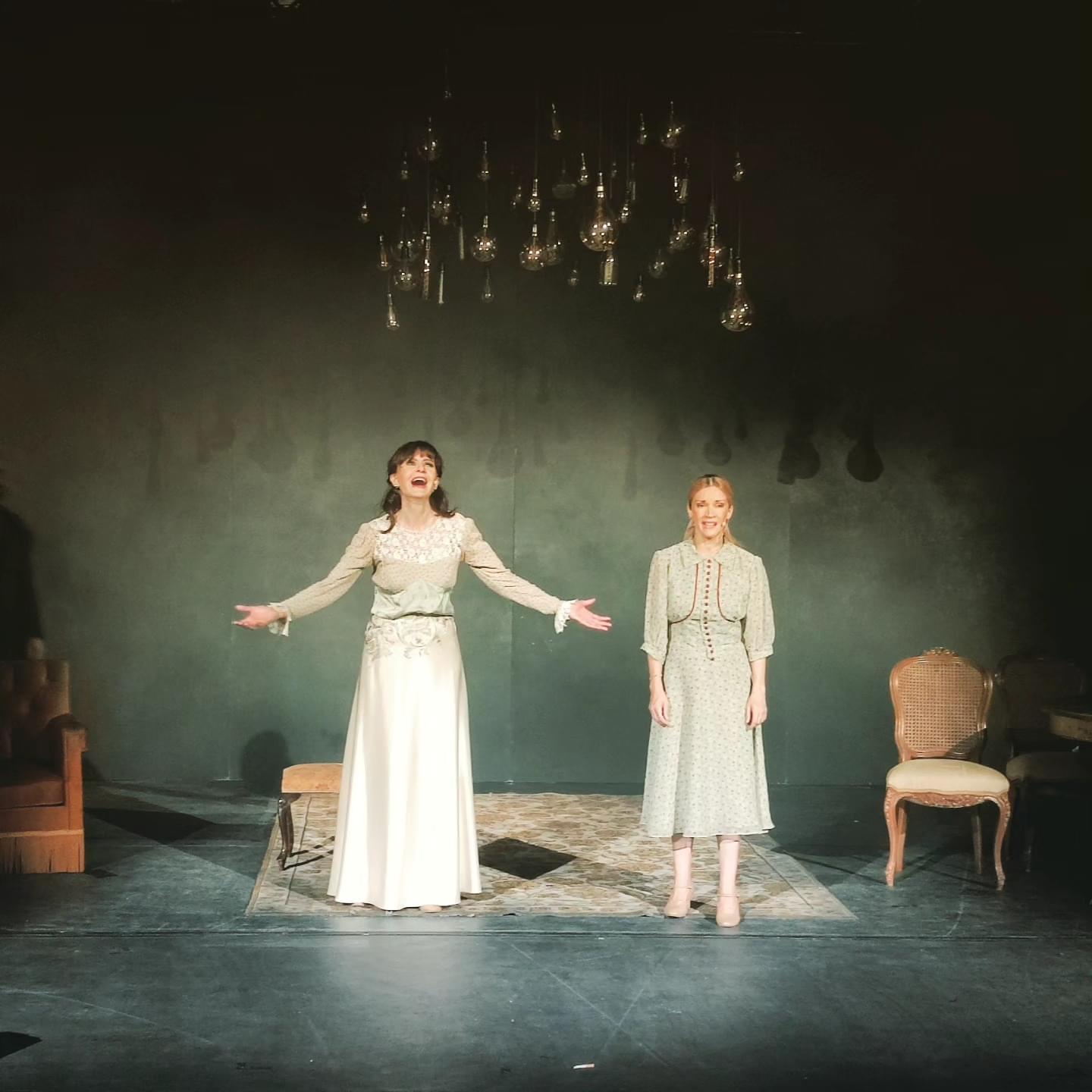 Κριτική για την παράσταση “Ο Γυάλινος Κόσμος”, του Τένεσι Ουίλιαμς, με ...